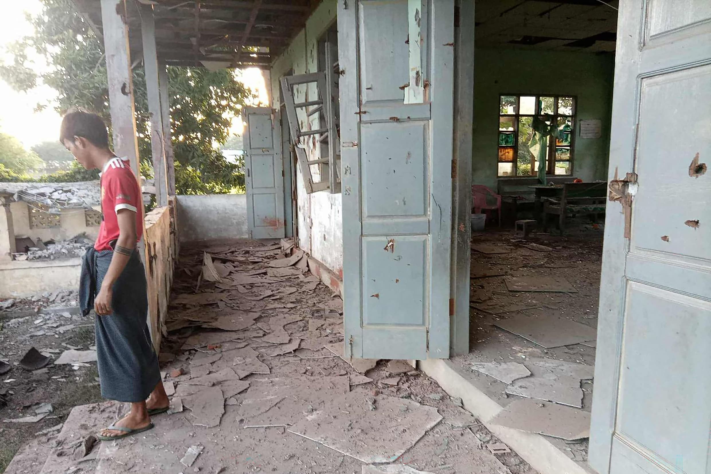 In Myanmar wordt de bevolking al gebombardeerd door de eigen regering ...