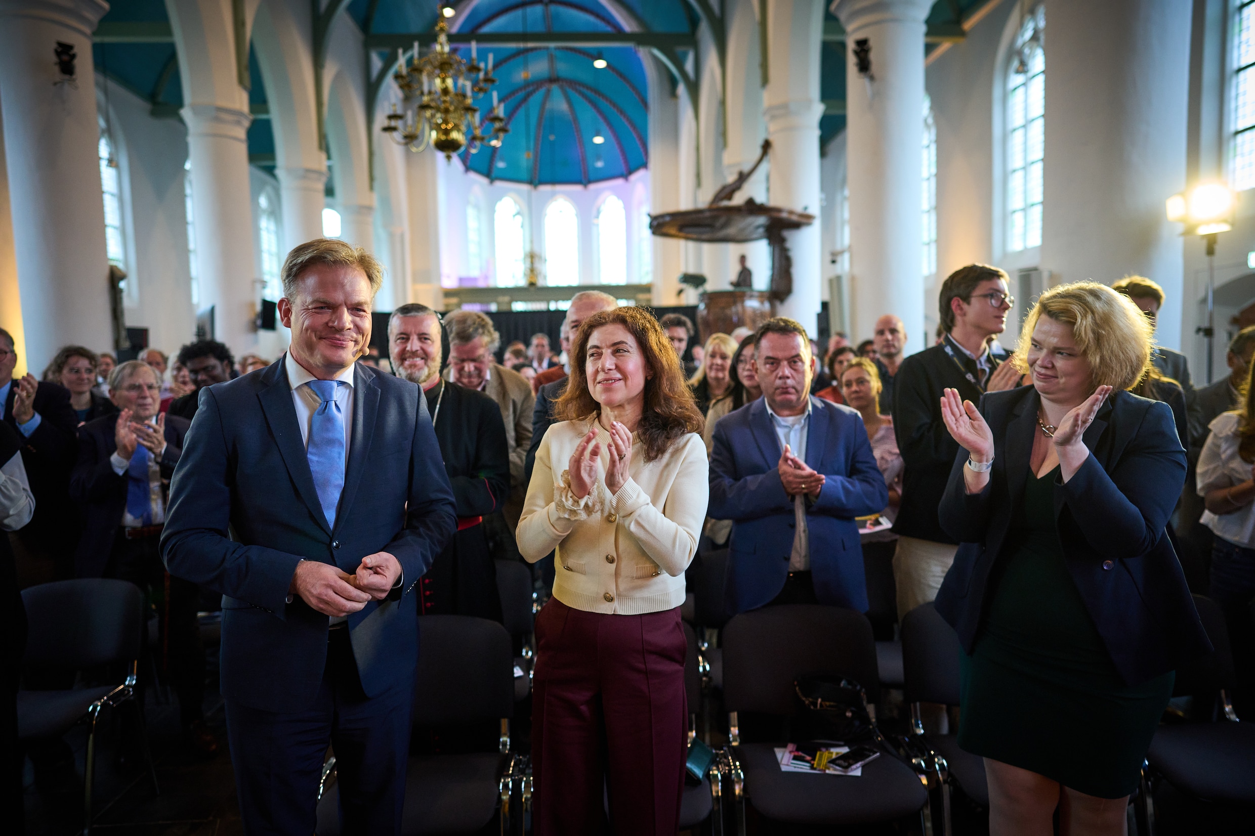 Midden in de campagne staat Pieter Omtzigt weer even in de spotlights ...