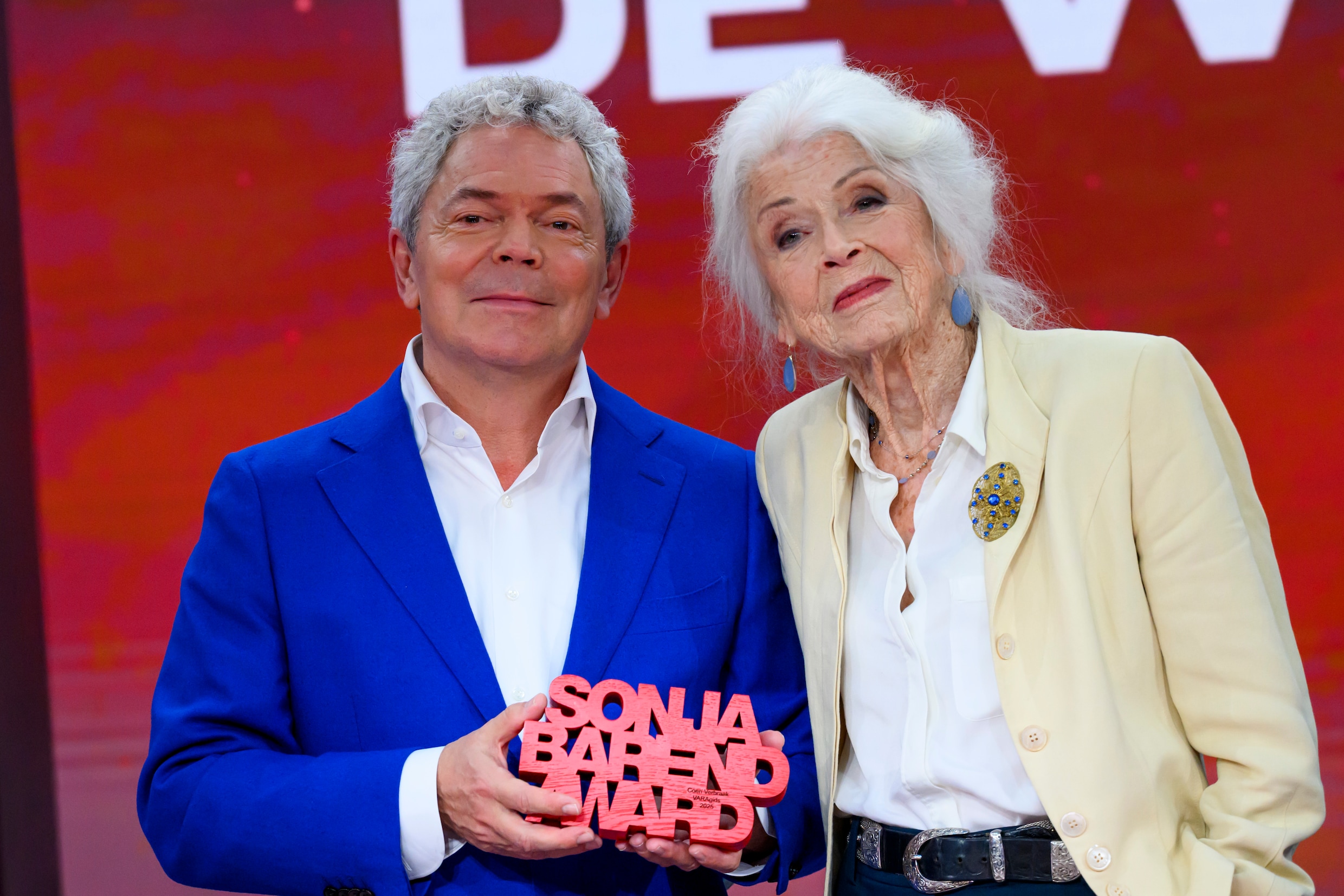 Coen Verbraak wint met gesprek met Bram Moszkowicz voor derde keer Sonja Barend Award voor beste ...