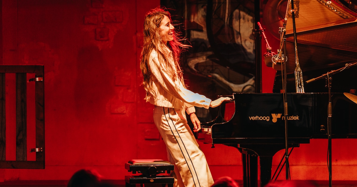 Pianist Iris Hond overwon een donkere periode en viert dat op het ...