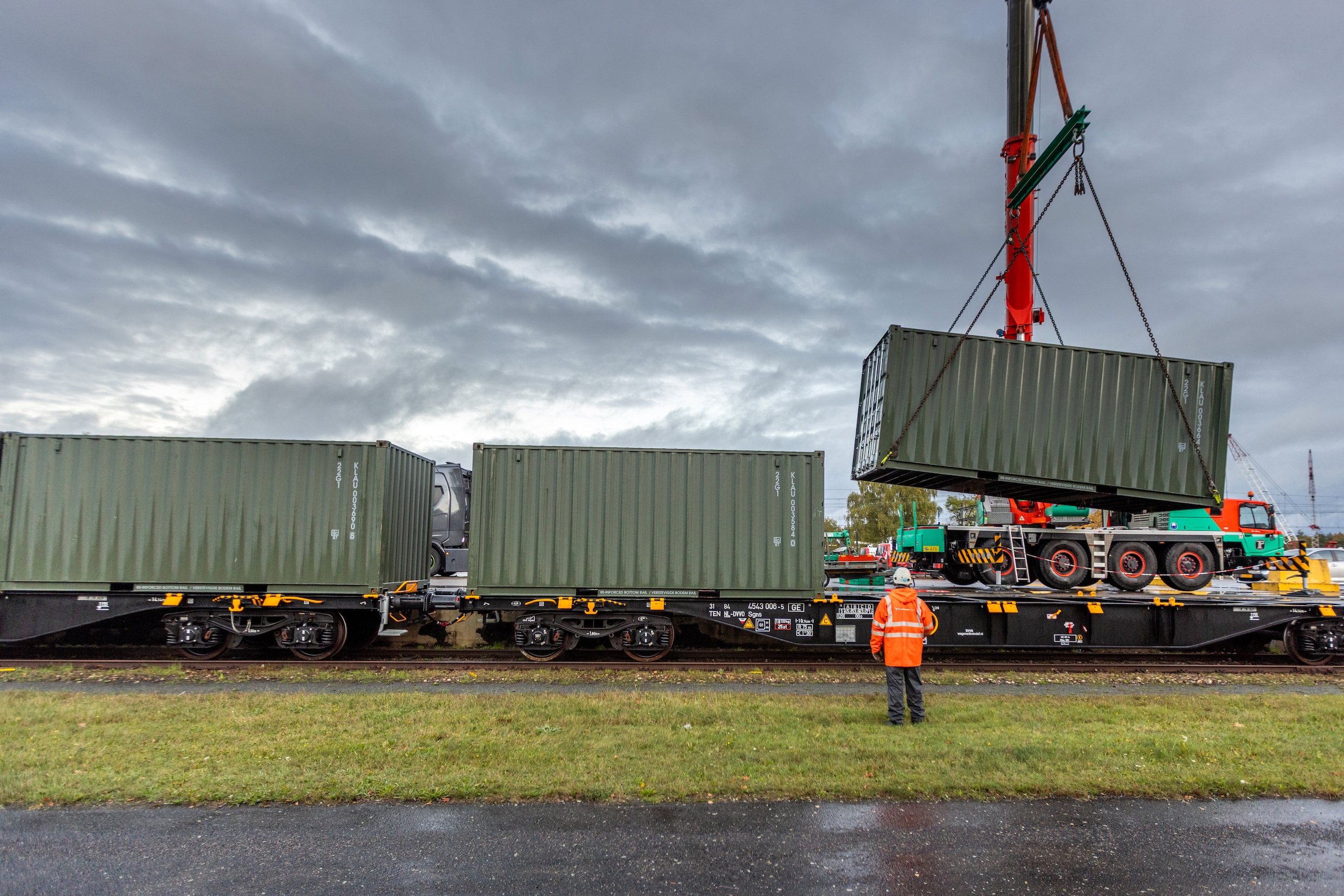 Militair transport over spoor verzandt in bureaucratie. ‘Het is ...
