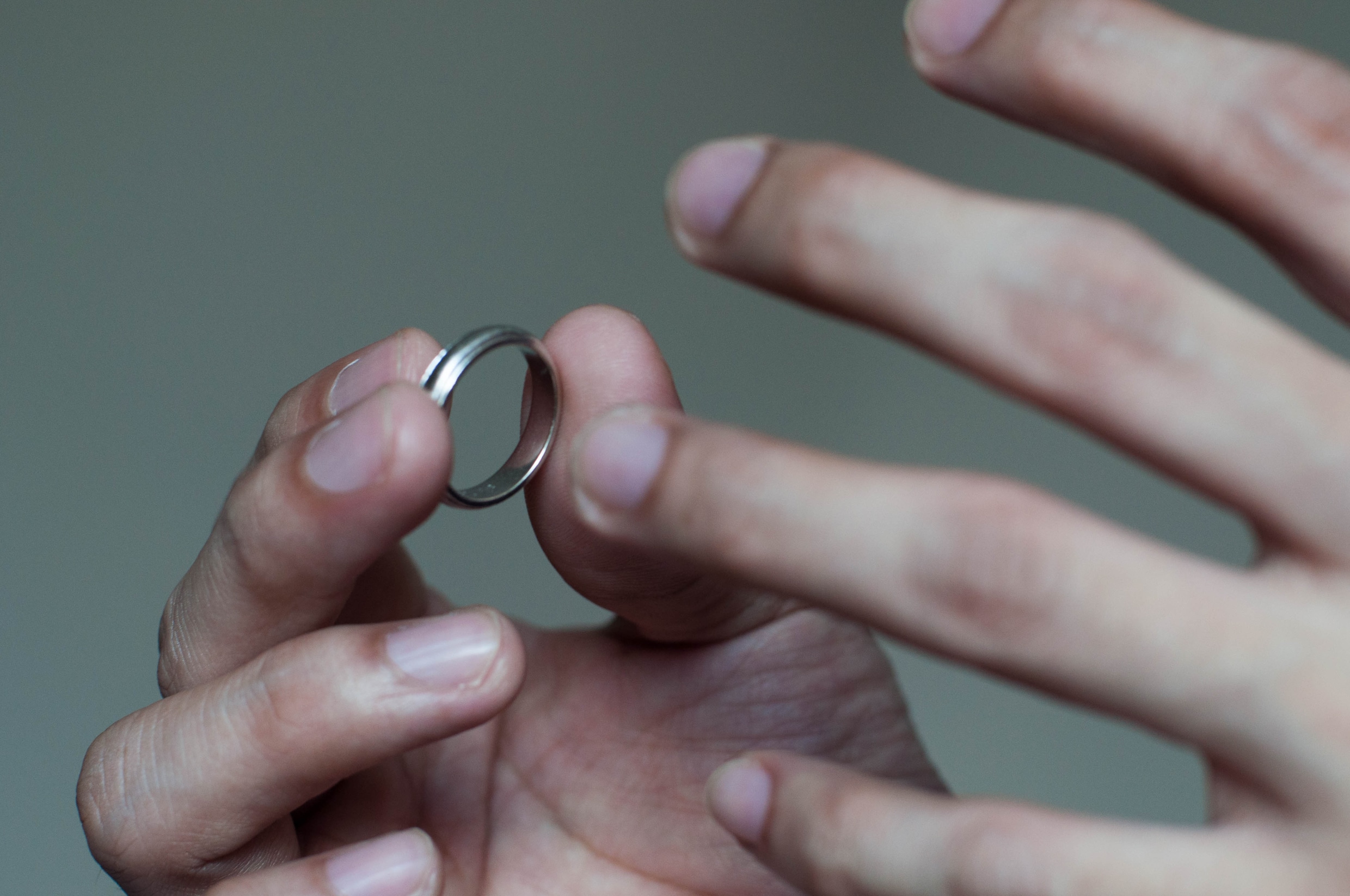 Vrouwen voelen de financiële pijn van een scheiding veel meer dan ...