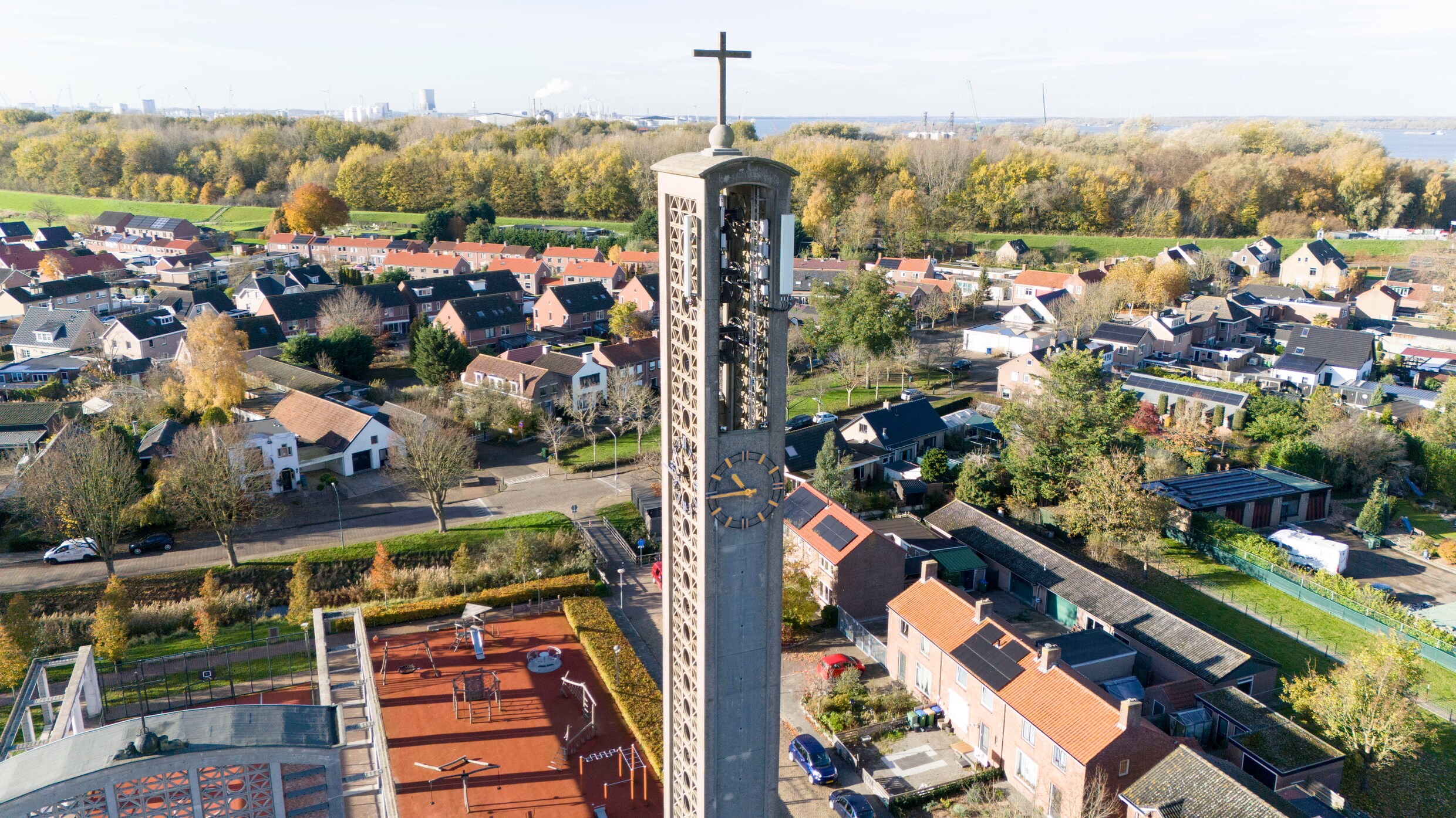Rustig schikt de gemeenteraad zich in lot van Moerdijk, dat moet wijken ...