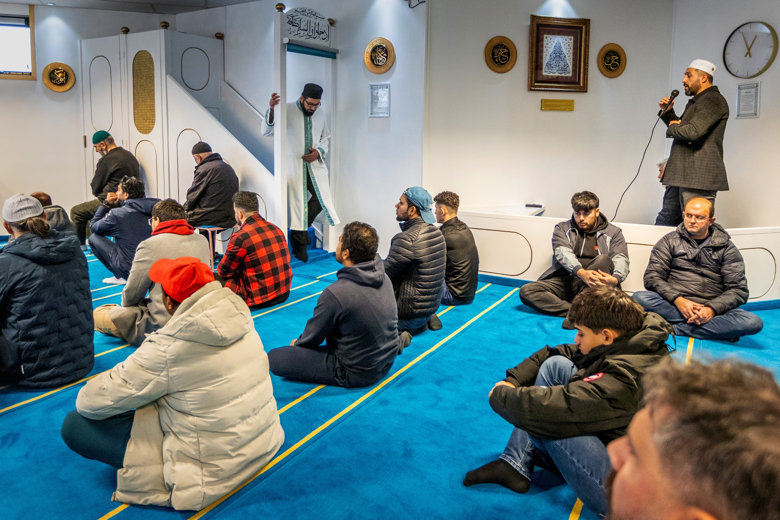 Bezorgde moskeebezoekers na bebloede dreigbrieven en dode vogels. Maar ...