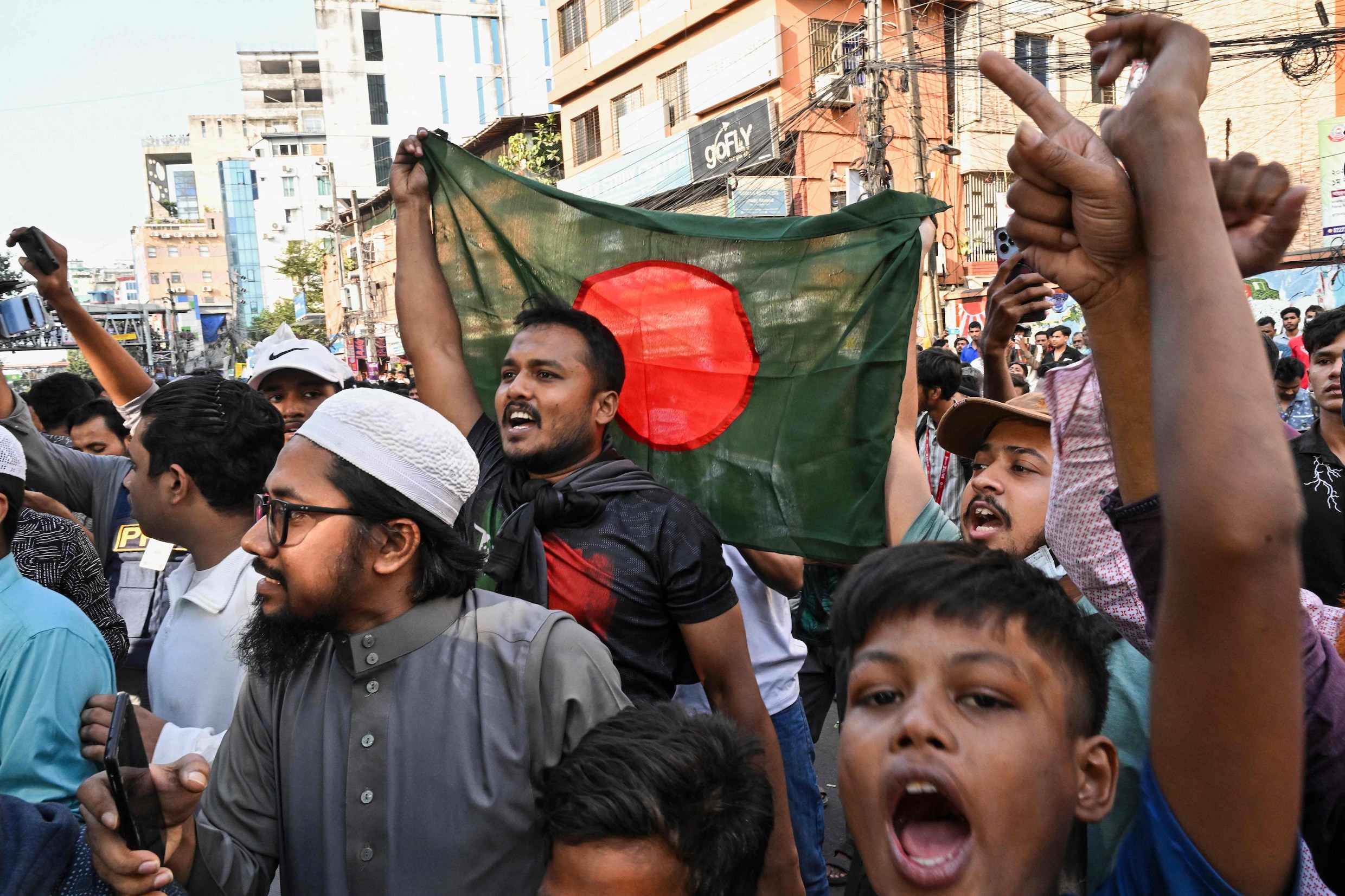 Oud-premier Bangladesh tot de doodstraf veroordeeld | Trouw