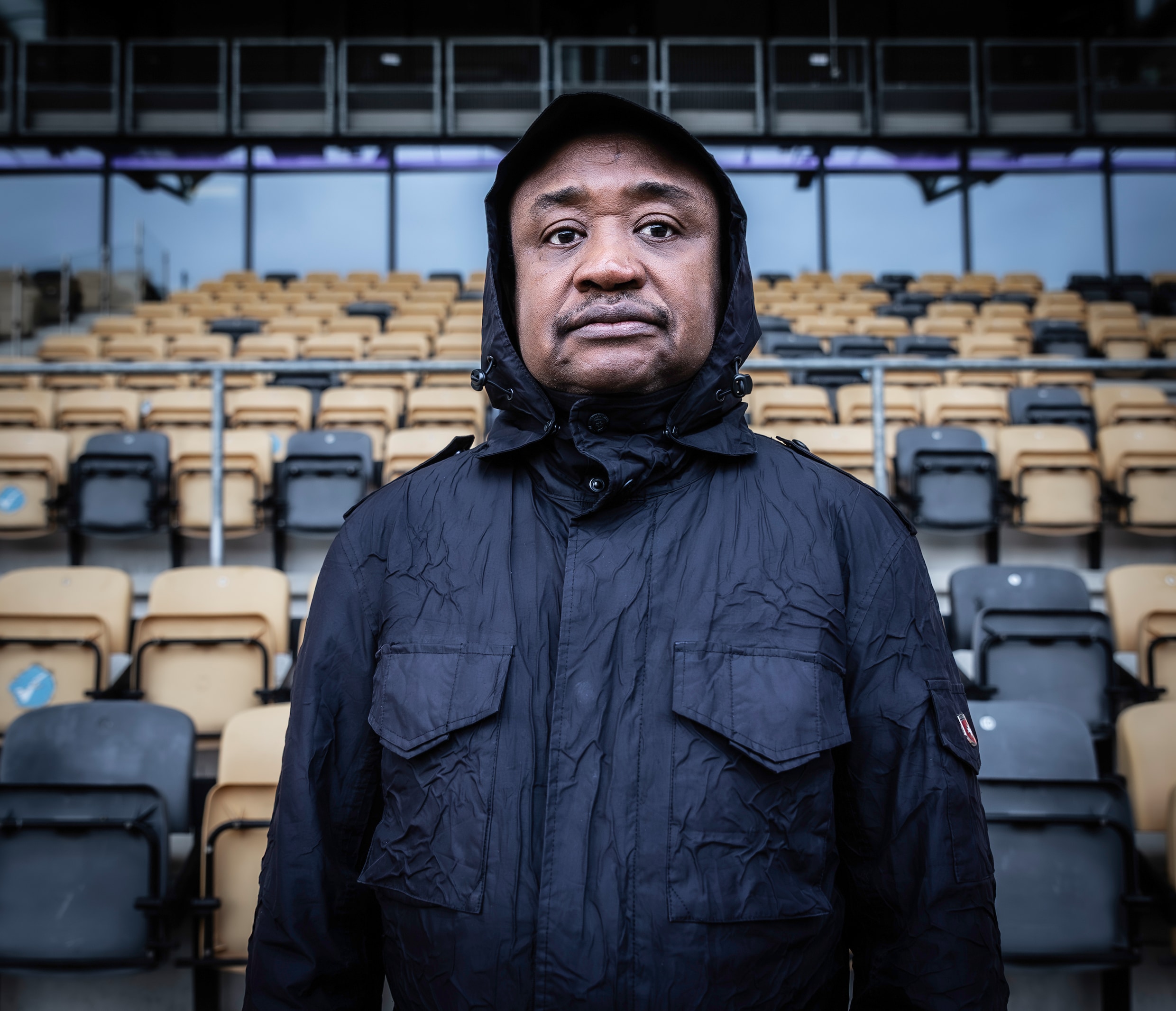 Het heftige leven van Babangida beweegt zich tussen zon en schaduw | Trouw