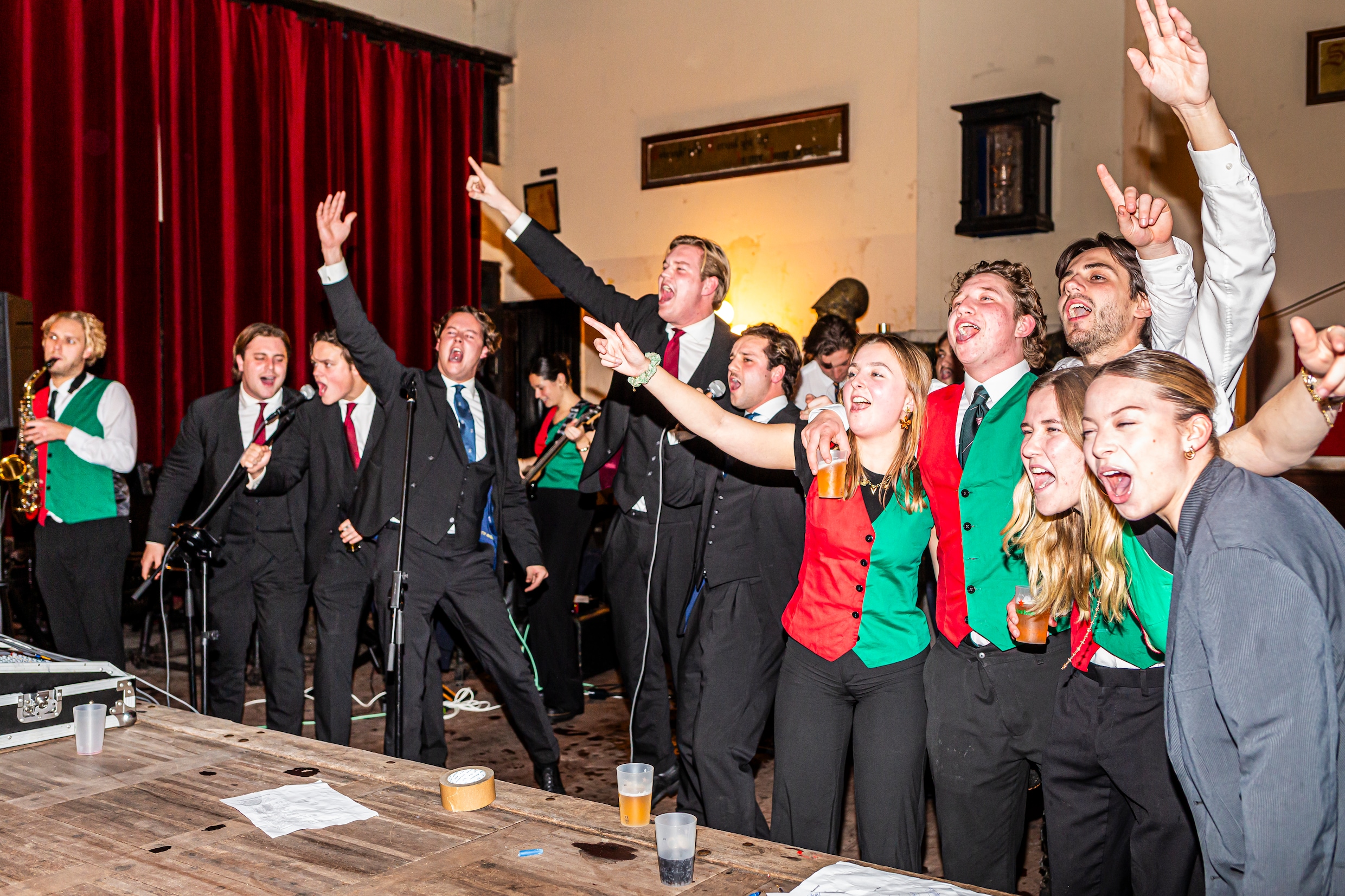 Karaoke bij Leids studentencorps Minerva: ‘Het is niet erg als het vals ...