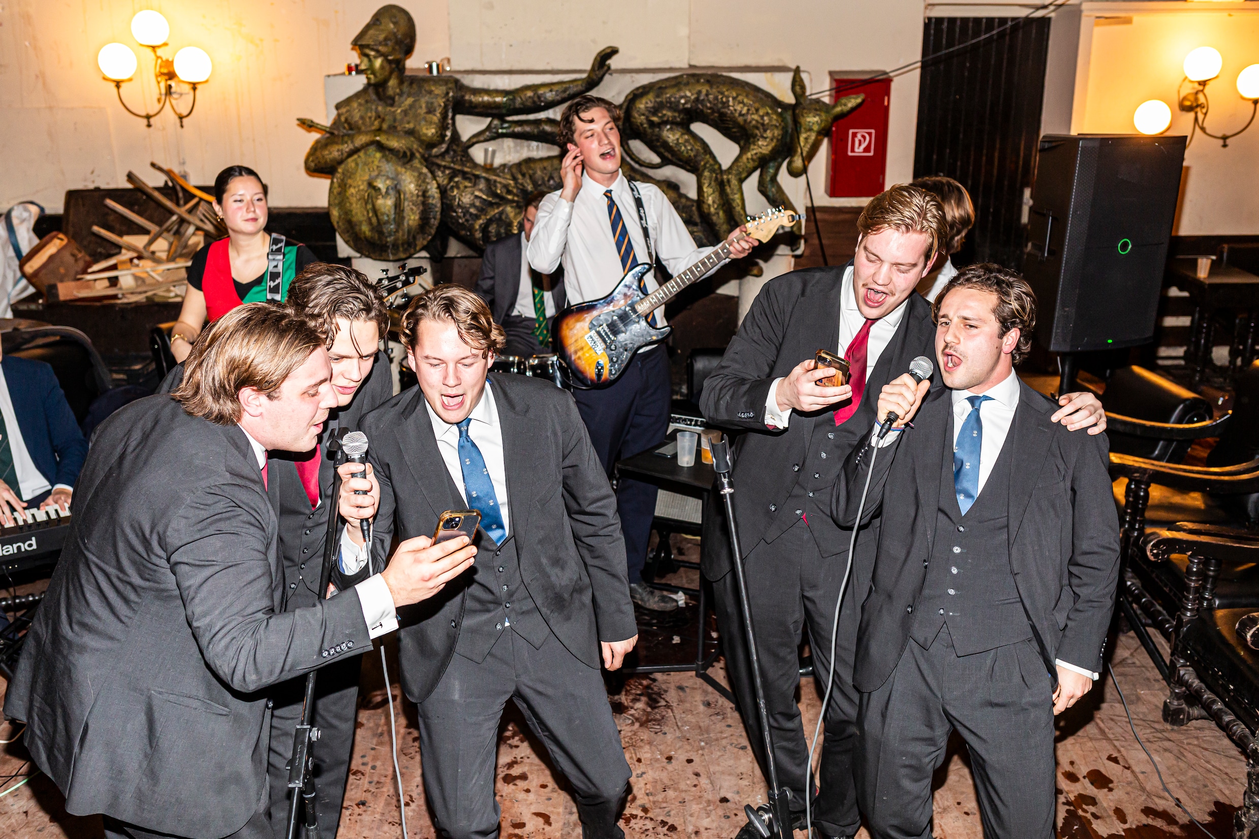Karaoke bij Leids studentencorps Minerva: ‘Het is niet erg als het vals ...