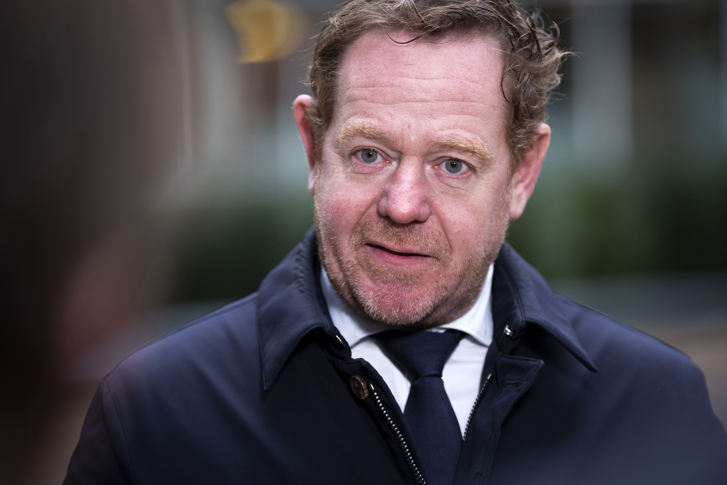 Minister Van Weel verdedigt het terugsturen van vrouwen naar ...