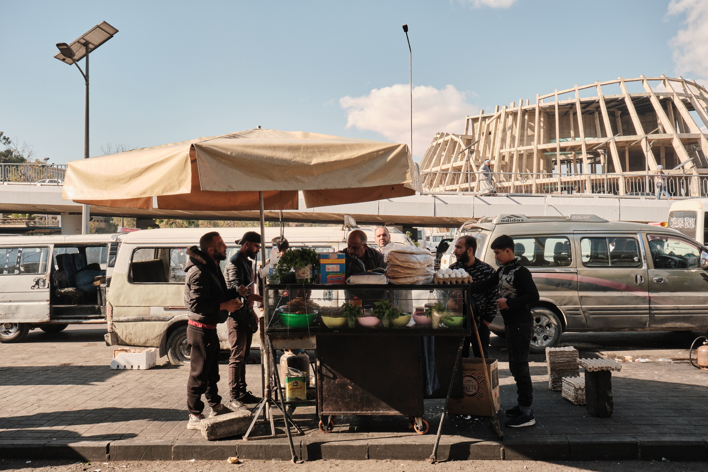 Het nieuwe Syrië is straatarm: een jaar na de val van het Assad-regime ...