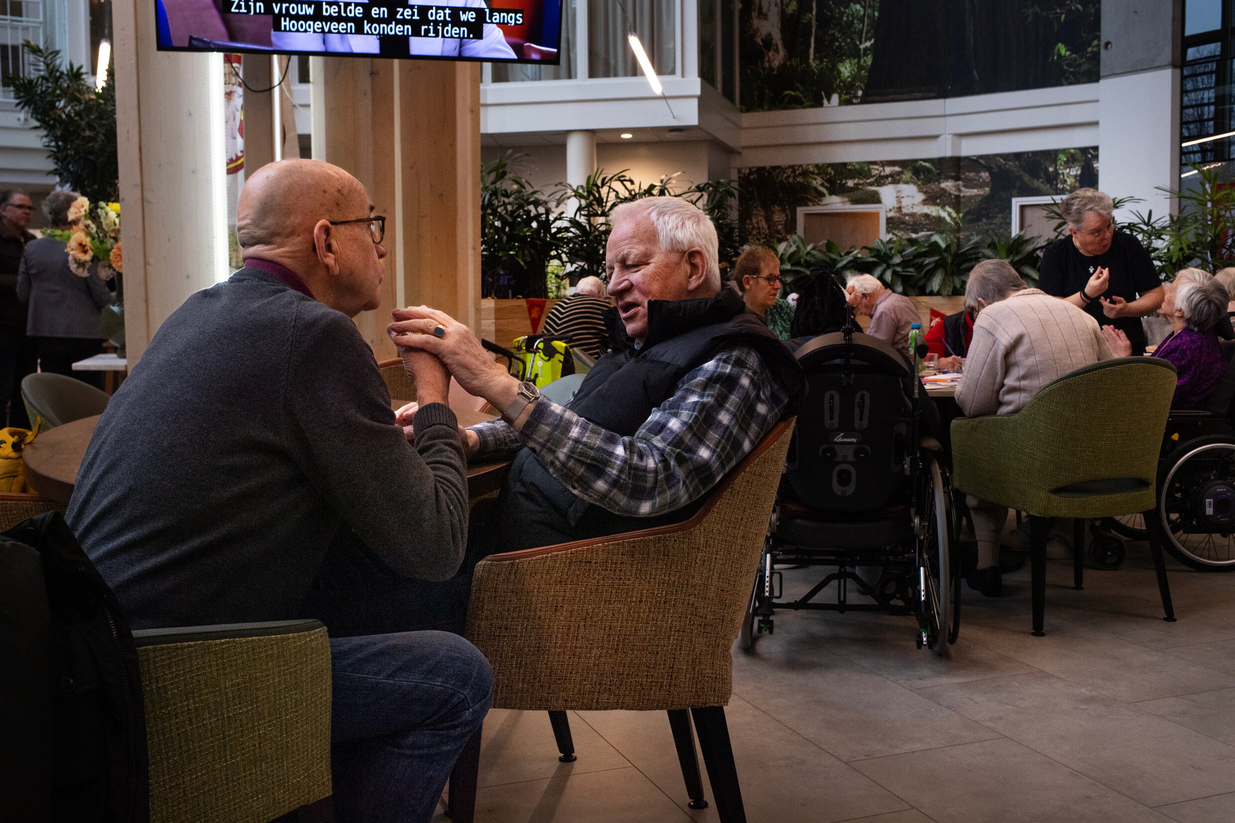 Hans Dirksen is doof en blind: ‘Ik ben best eenzaam, maar ik leef ...
