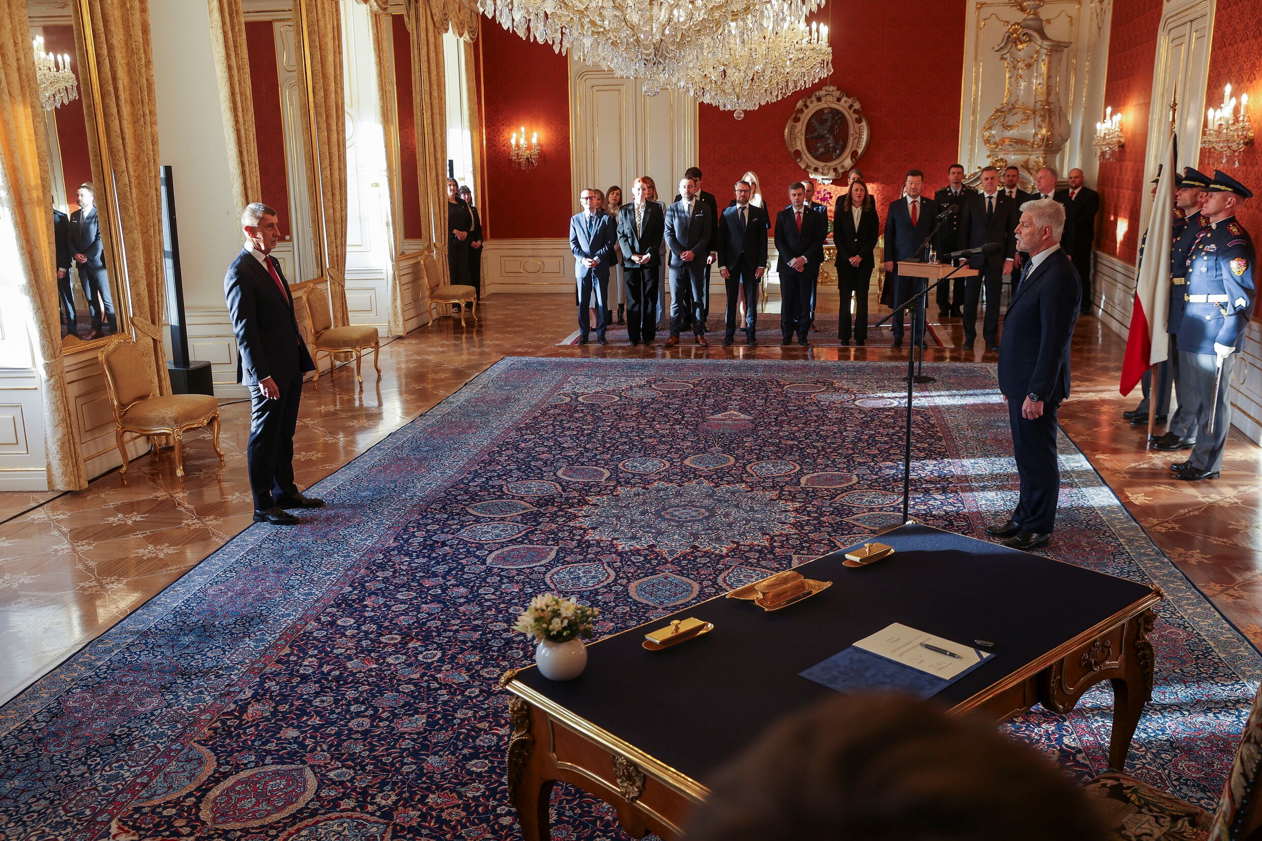 Tsjechië maakt ruk naar rechts met eurosceptische regering-Babis | Trouw