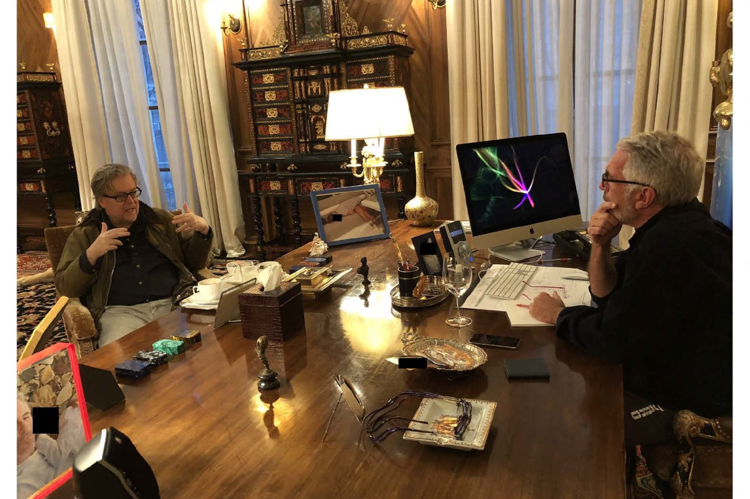 Nieuwe Epstein-foto’s gepubliceerd, onder meer met presidenten Trump en ...
