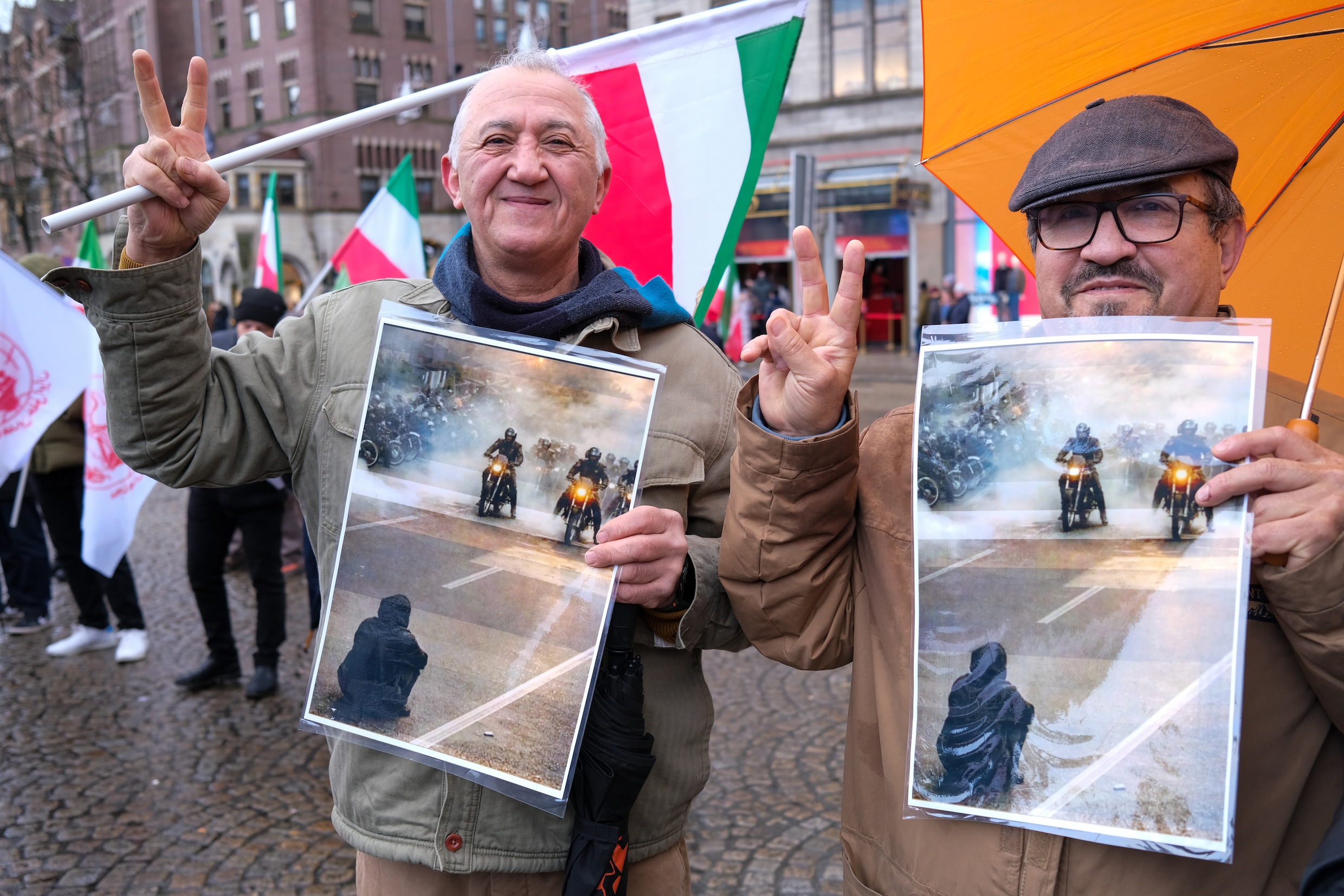 Op de Dam heerst de hoop dat er in Iran nu echt iets gaat veranderen ...