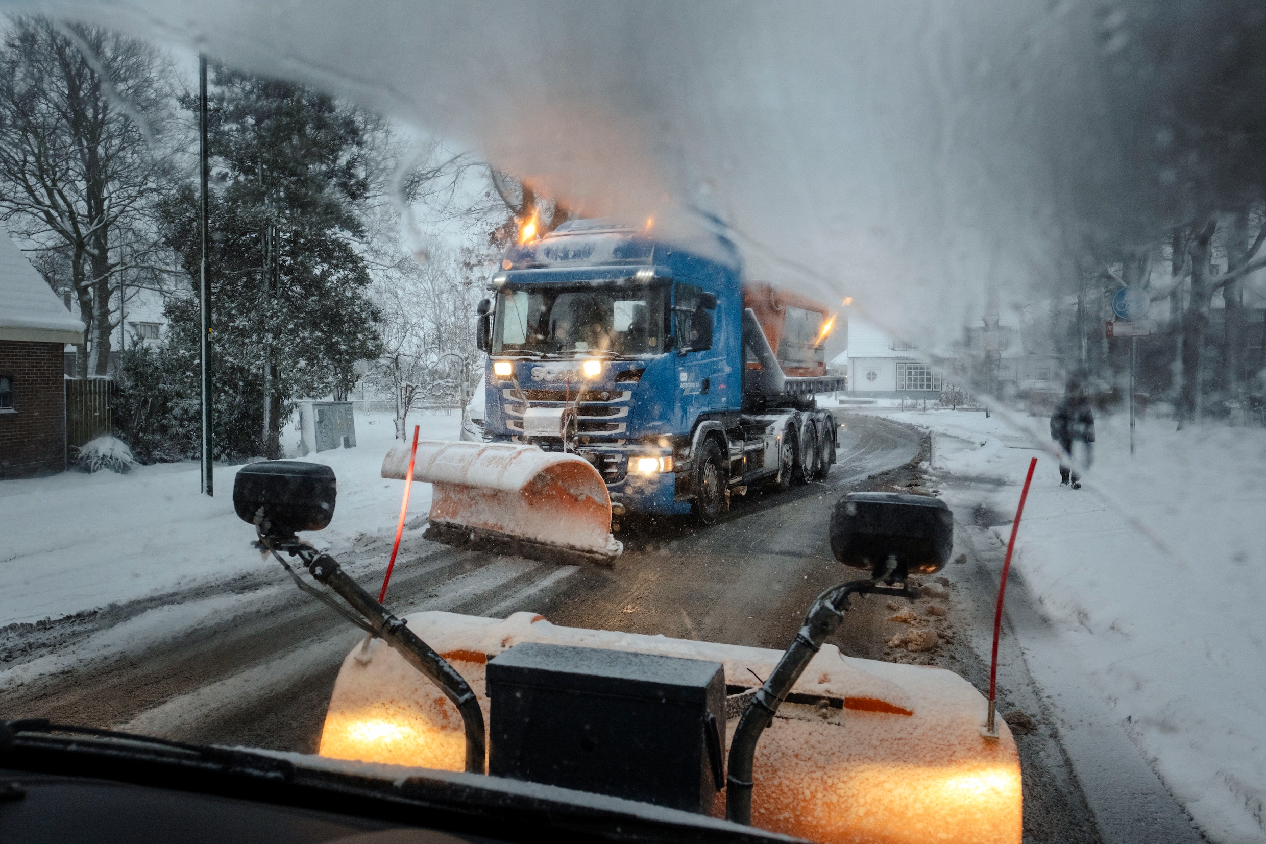 Mee met de strooiwagen van Eric de Leeuw (43): ‘Een fietspad is veel ...