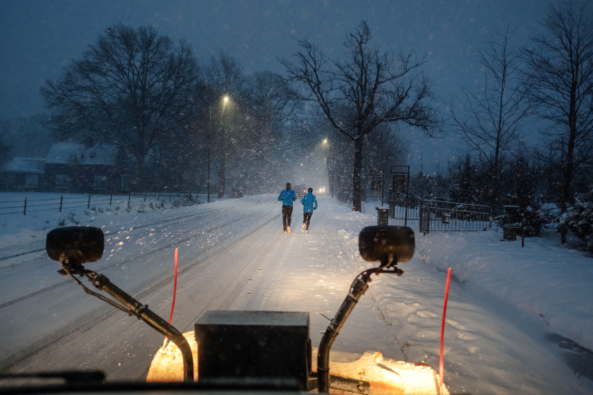 Mee met de strooiwagen van Eric de Leeuw (43): ‘Een fietspad is veel ...