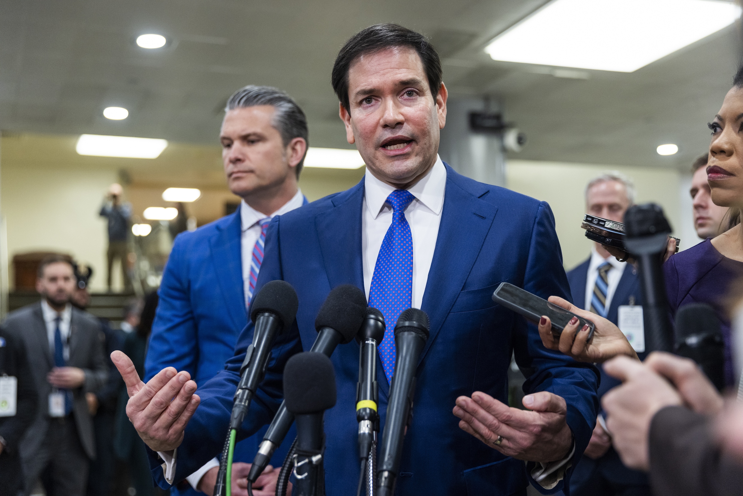 Live VS: NAVO-ambassadeurs kiezen kalme toon over Groenland | Trouw