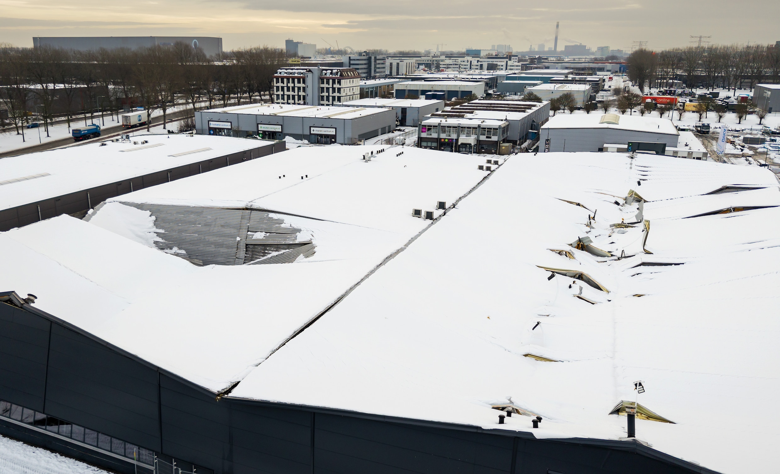 Platte daken en zware sneeuw is geen gelukkige combinatie | Trouw
