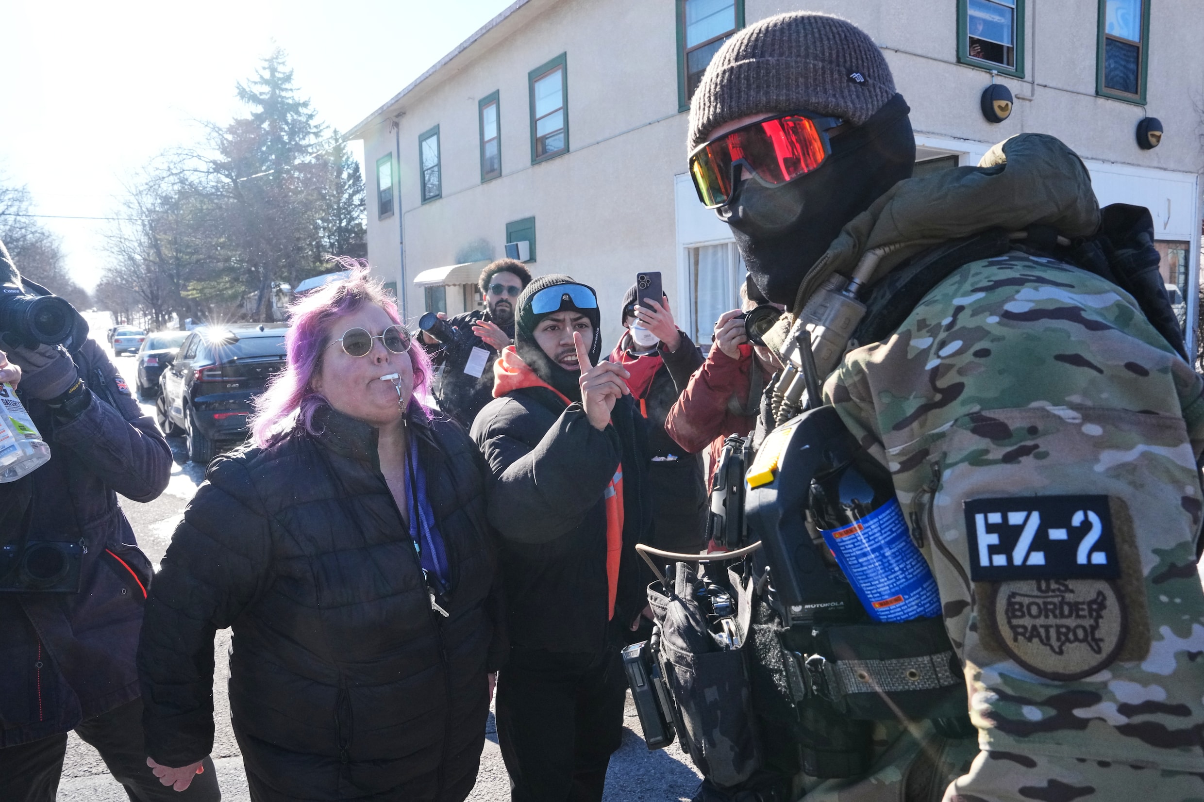 Met fluitjes alarmeren de inwoners van Minneapolis elkaar voor ...
