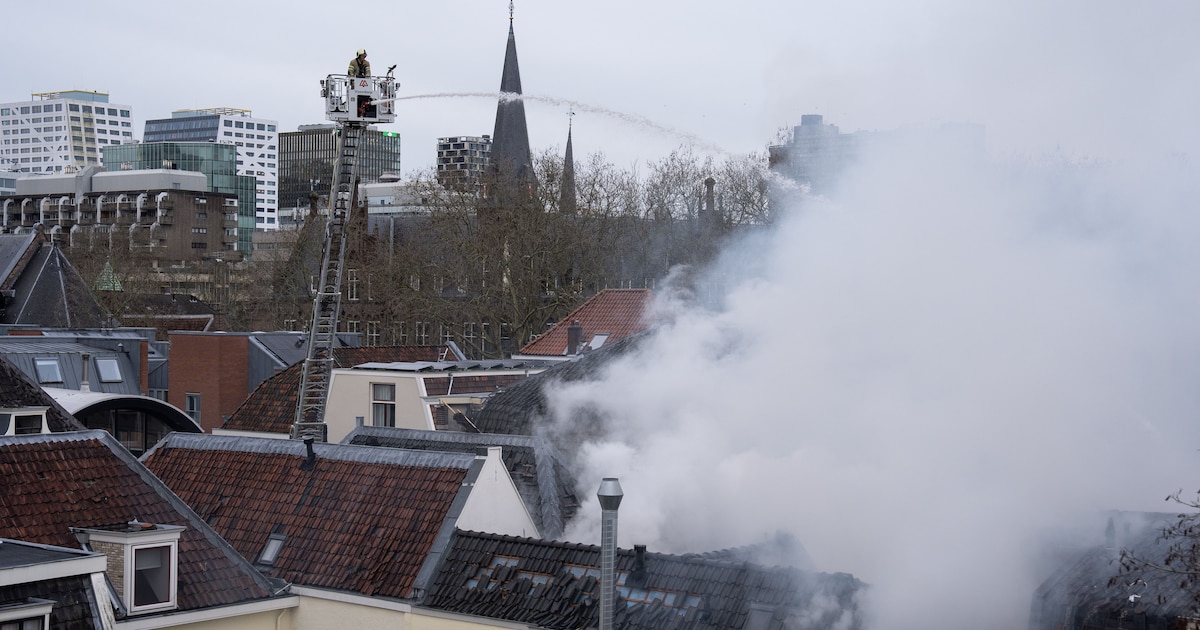Grote brand en melding van explosies in centrum Utrecht | Trouw