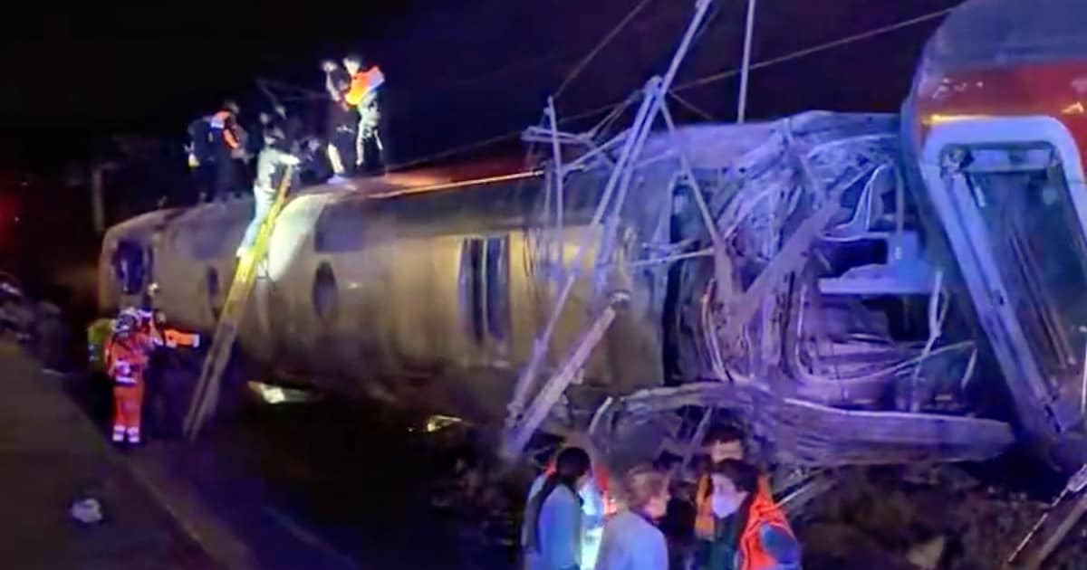 Zeker 21 doden en 30 zwaargewonden na ontsporing hogesnelheidstreinen ...