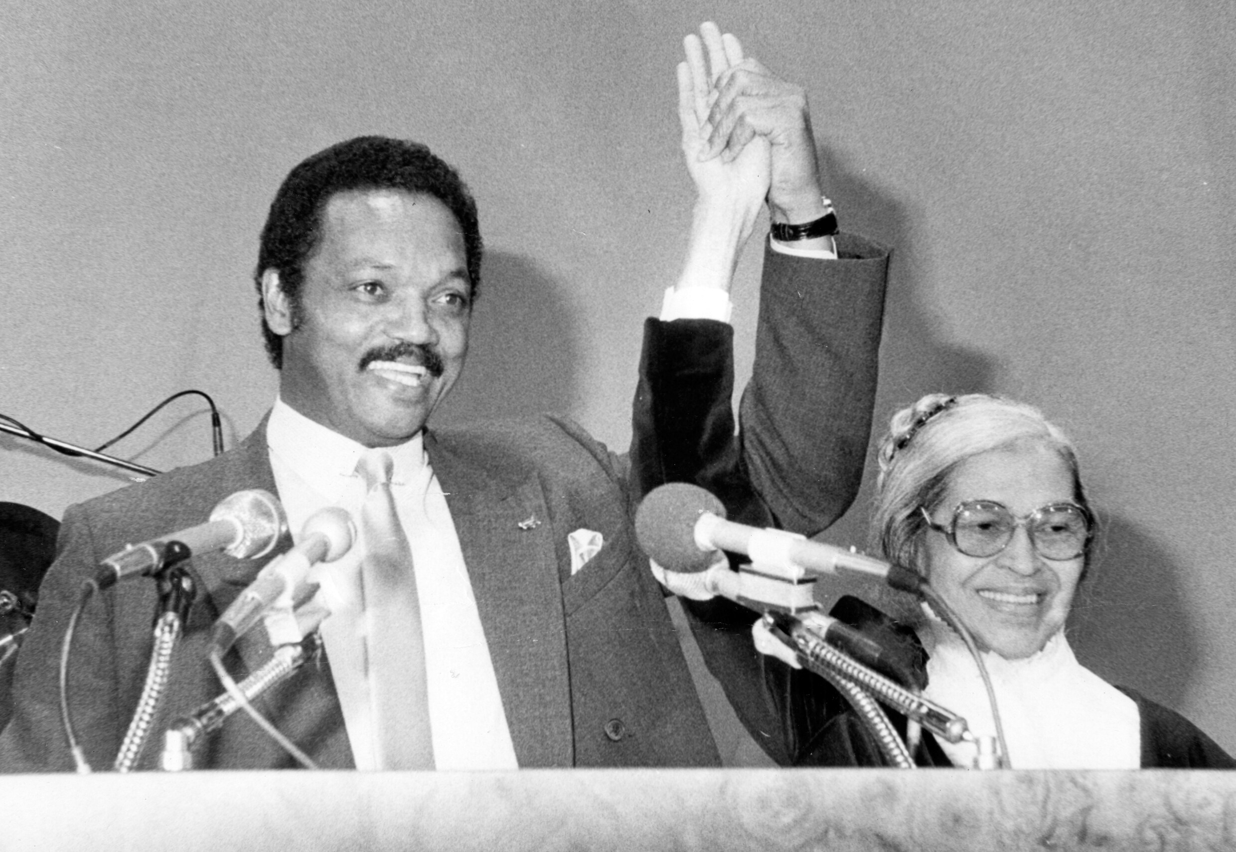 Burgerrechtenicoon Jesse Jackson (84) plaveide de weg voor Obama | Trouw