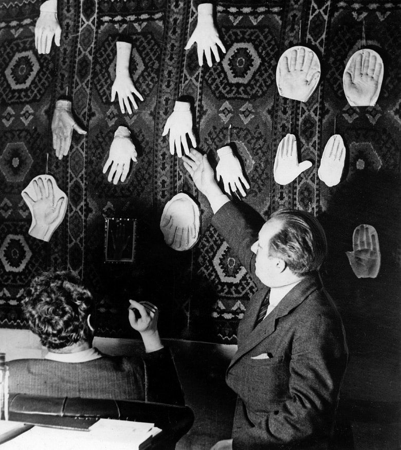 Handlezer in oorlogstijd Julius Spier, de dubieuze minnaar van Etty ...