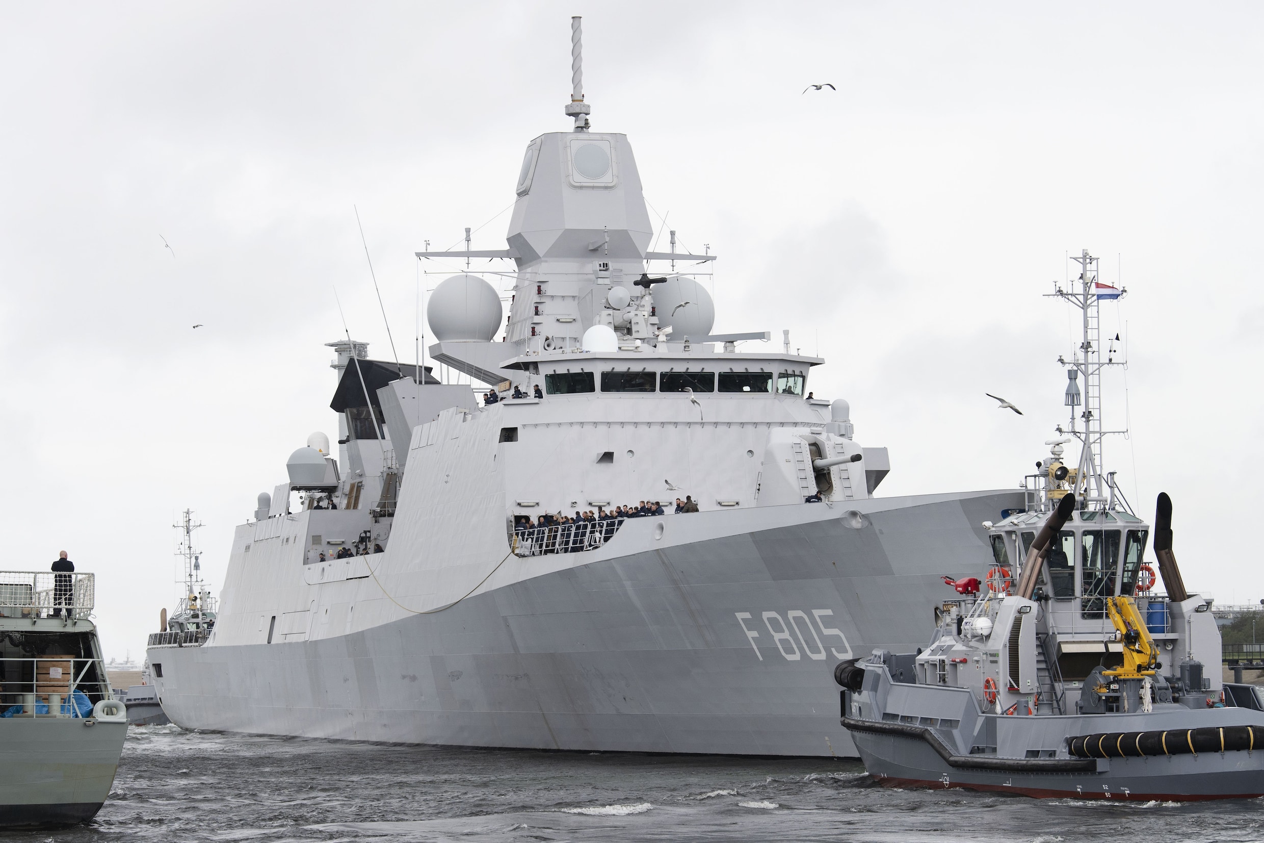 Kabinet gaat marineschip Evertsen definitief inzetten tegen Iraanse ...
