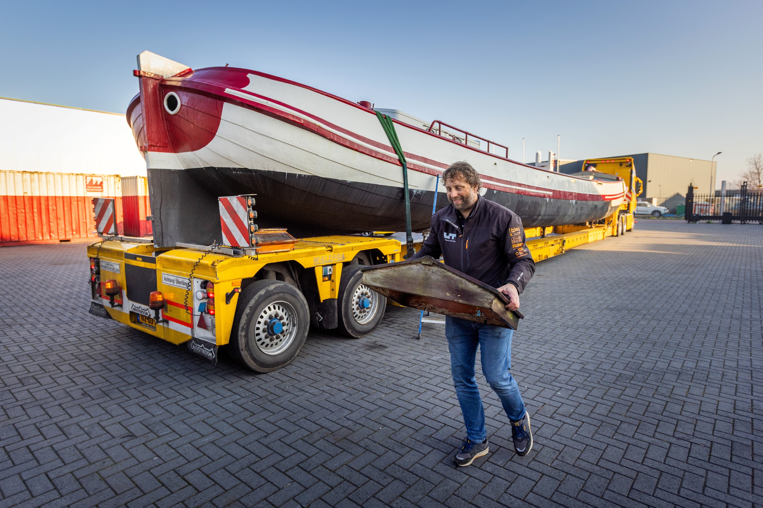 Heeft schipper Luuc Elzinga zijn skûtsje vernield of juist opgeknapt ...