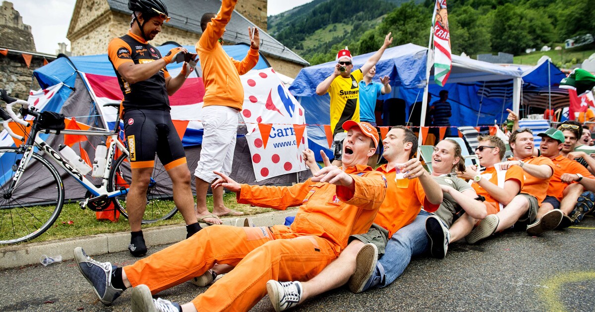 Wielerfans op Alpe d'Huez vrezen onweer niet | Trouw