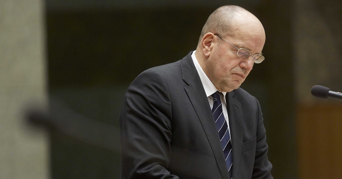 Teeven snapt kritiek op weigeren VOG niet | Trouw