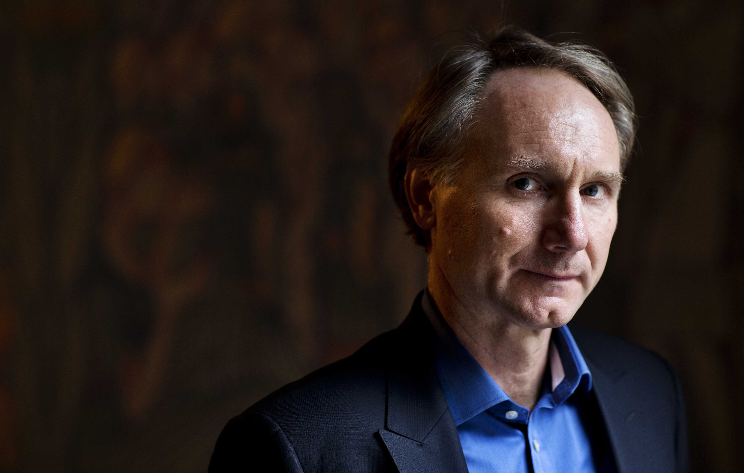 Dan Brown, Derk Sauer en Klaas Knot bij Collegetour | Trouw