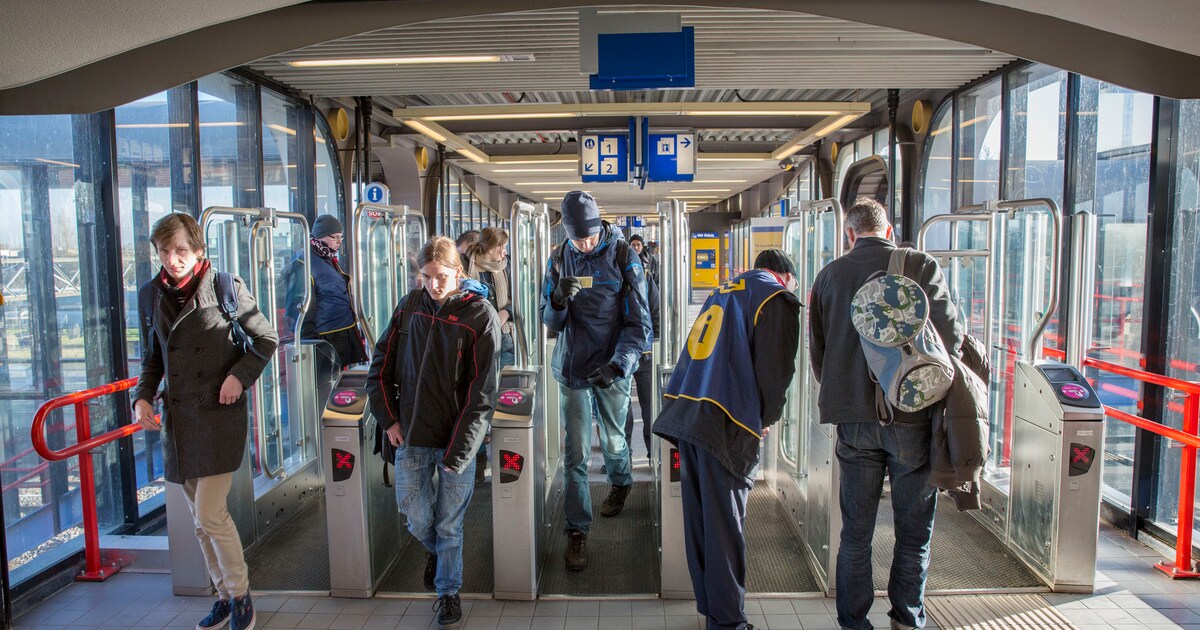 NS start proef: poortjes ook open met betaalpas en smartphone | Trouw
