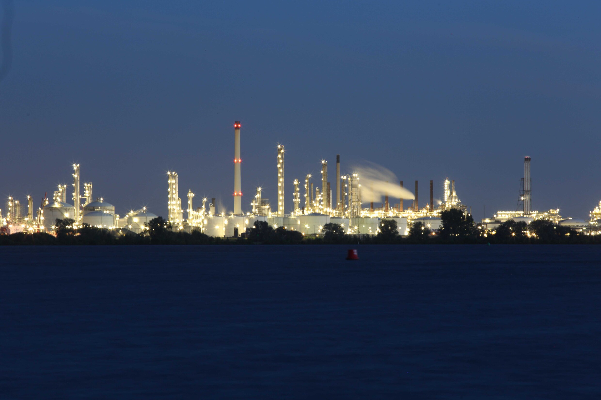 Uitbreiding haven en industrieterrein Moerdijk gaat definitief door | Trouw