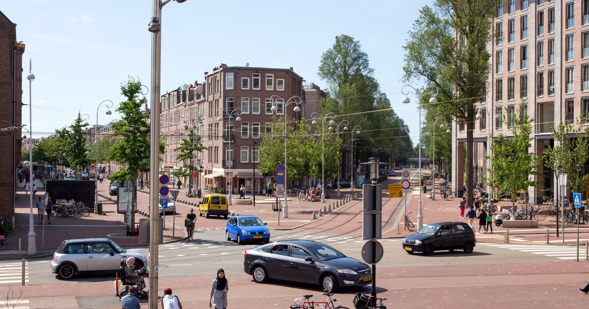 Hoe de grote drukte het Javaplein in Amsterdam-Oost juist veilig maakt ...