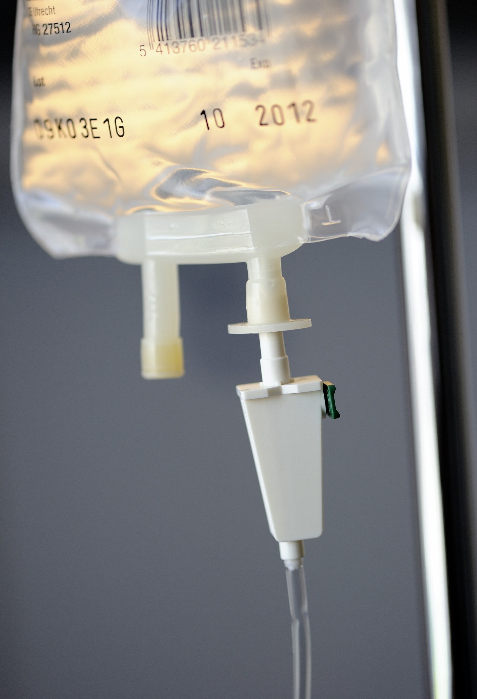 Kankerpatiënte (17) VS tot chemokuur gedwongen | Trouw