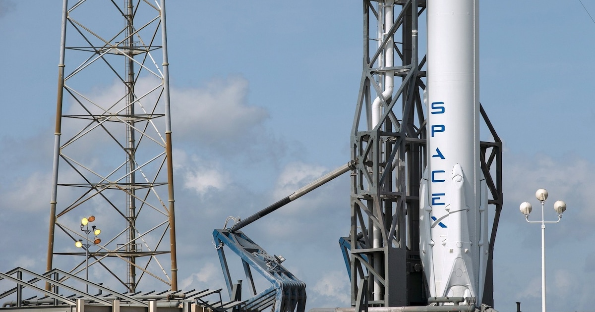 Raket van SpaceX op weg naar ruimtestation | Trouw