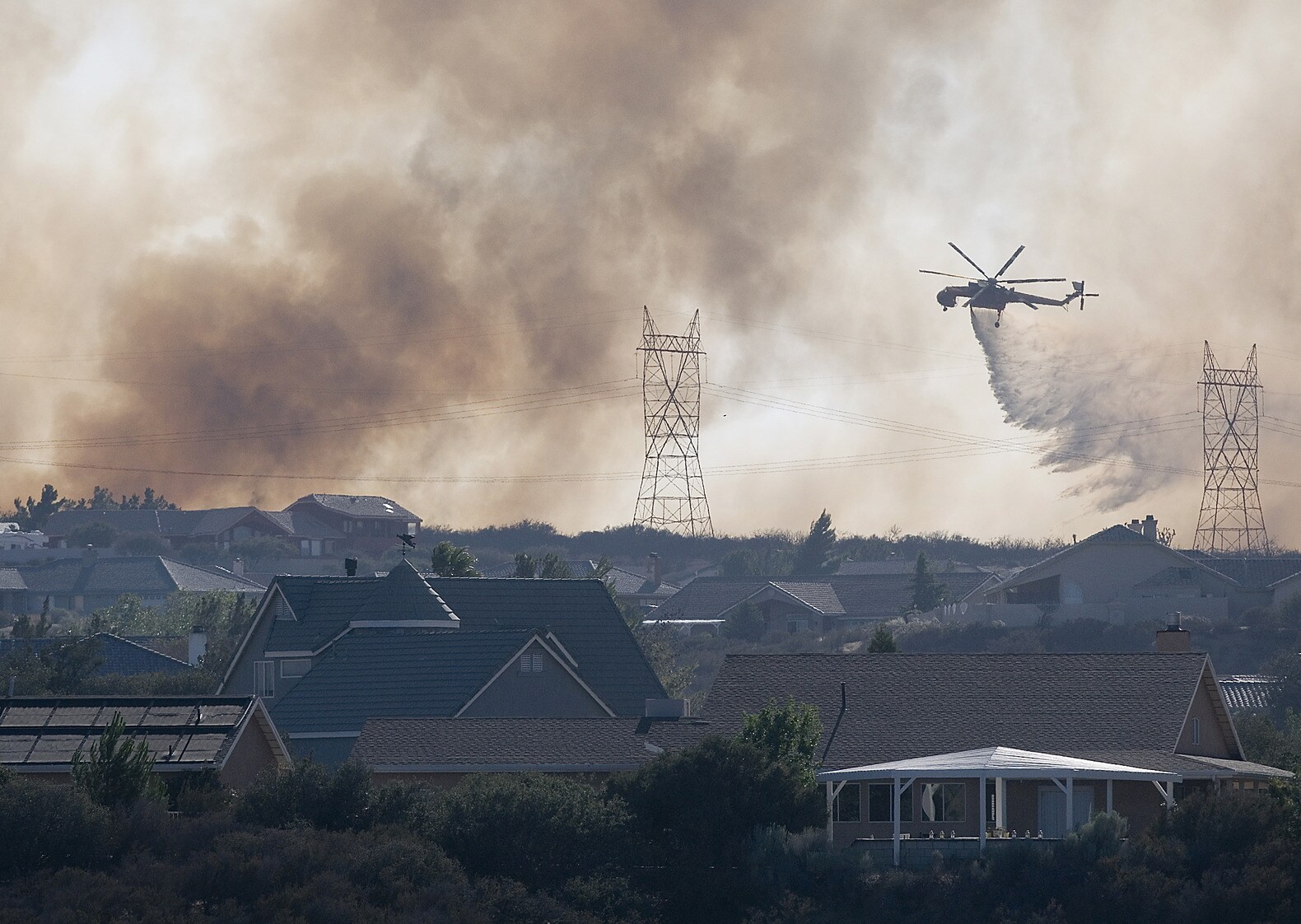 Drones belemmeren blussen bosbrand in Californië | Trouw