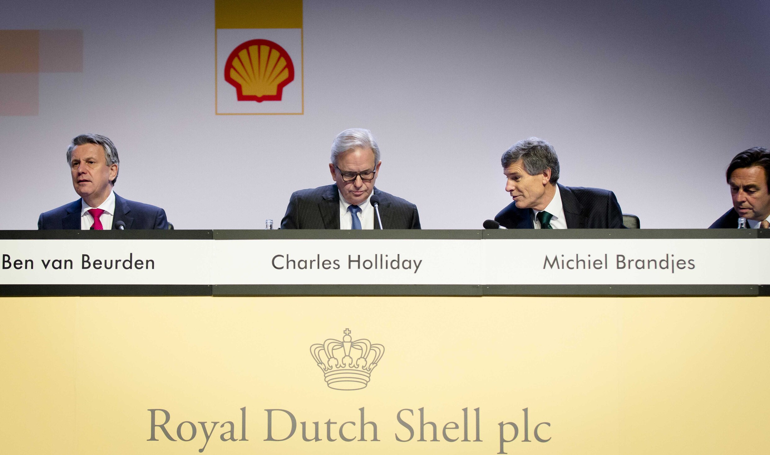 Aandeelhouders Shell stemmen voor grootste Nederlandse aankoop ooit | Trouw