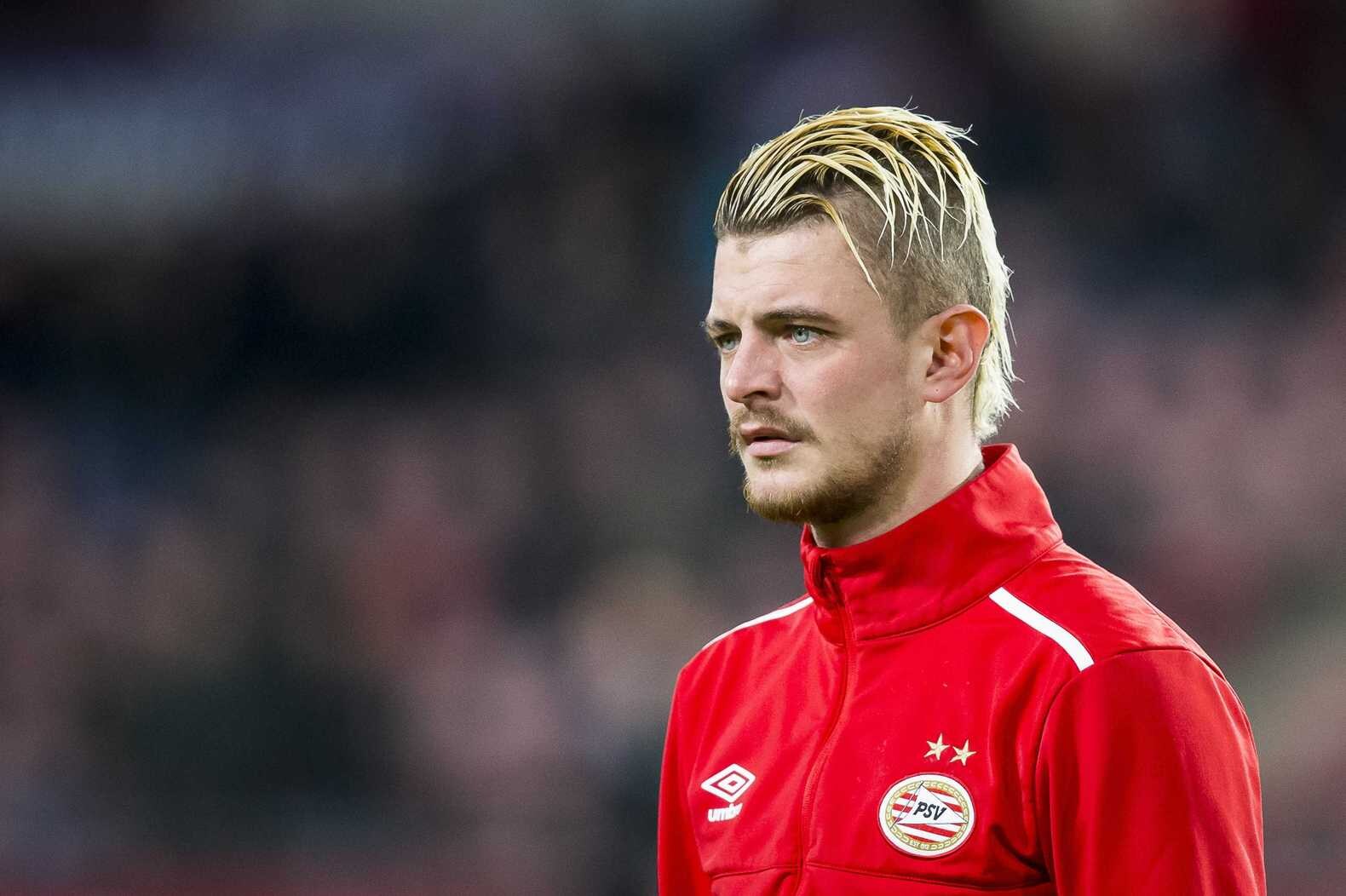 Lestienne helpt bij rentree PSV aan moeizame zege | Trouw