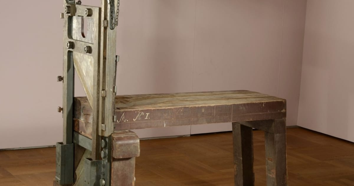 'Beruchte Nazi-guillotine na 70 jaar teruggevonden' | Trouw