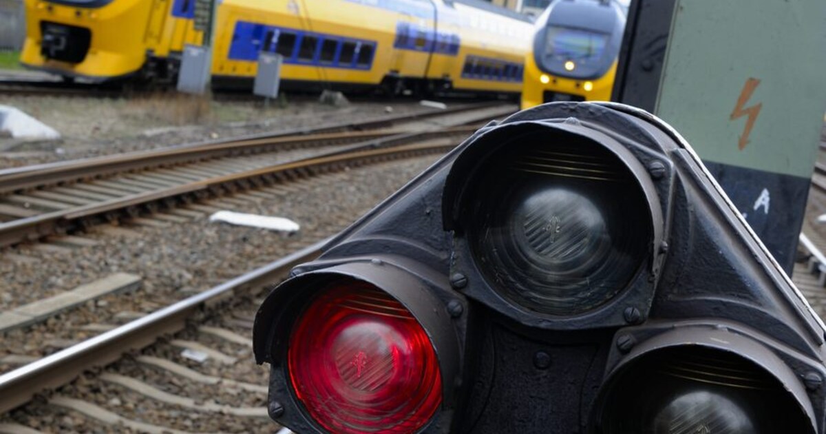 Machinist veroorzaakt bijna botsing, NS betaalt zijn boete | Trouw