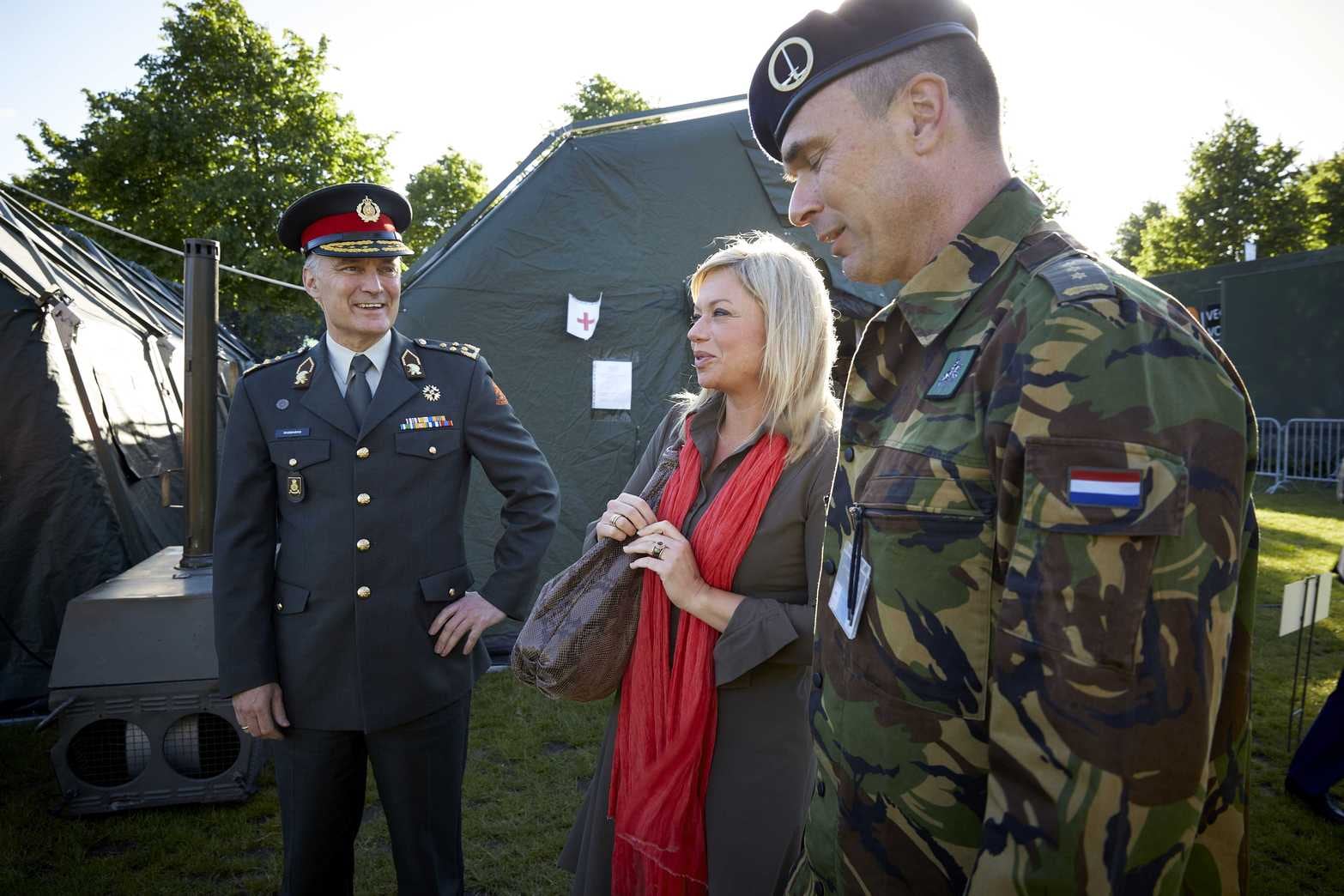 Hennis signaleert 'grote problemen' bij ICT Defensie | Trouw