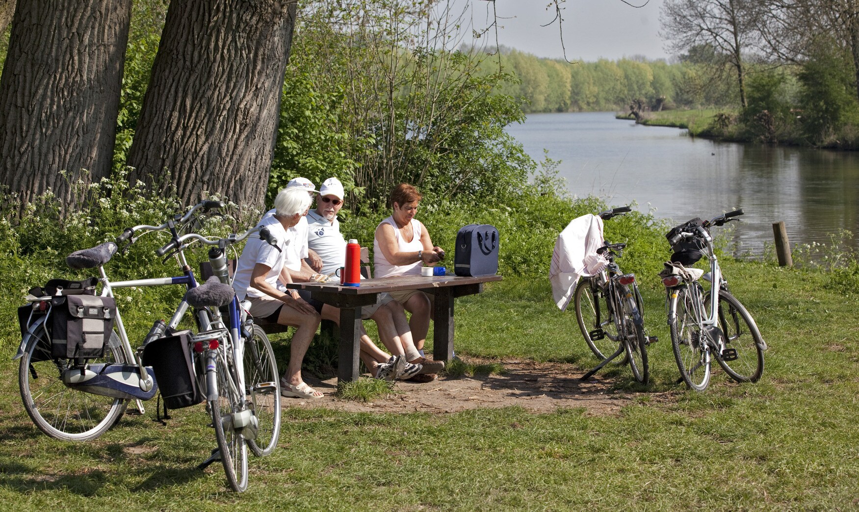 Staatsbosbeheer krijgt bagger uit de Linge voor aanleg natte natuur | Trouw