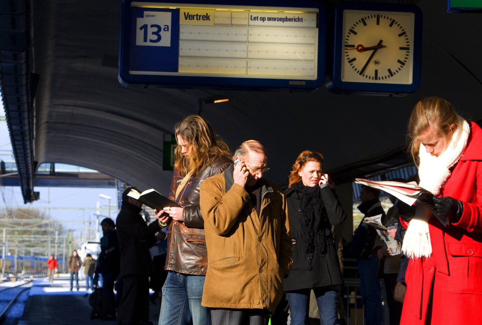 Laadpalen voor mobieltje op stations onzeker | Trouw