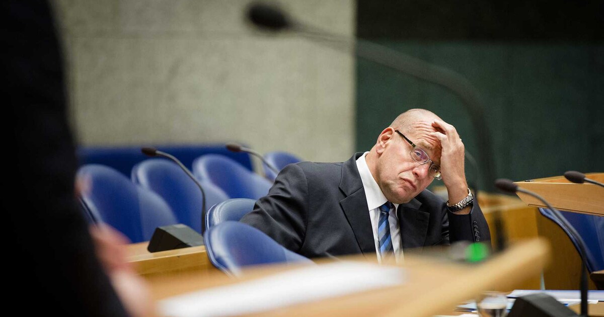 Teeven: extra tekort 60 miljoen gevangenissen | Trouw