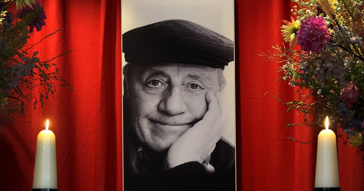 John Kraaijkamp in besloten kring gecremeerd | Trouw