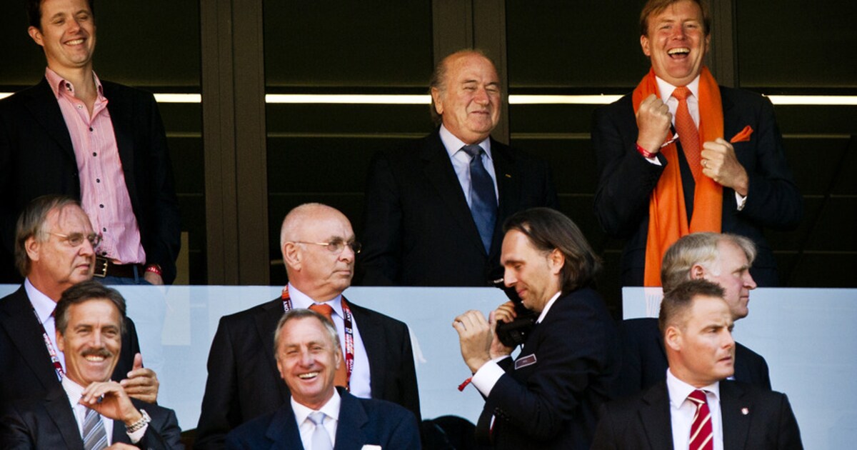 'Van Praag feliciteerde Cruijff na aftreden Coronel' | Trouw