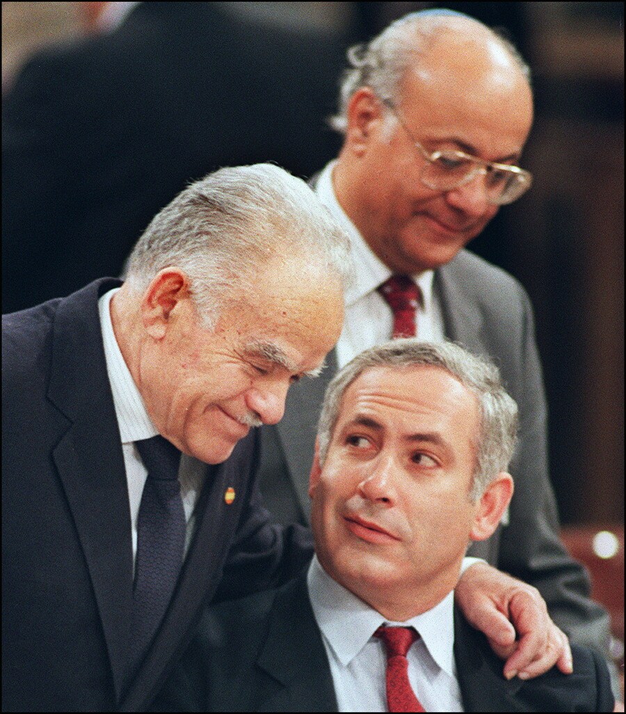 Israëlische oud-premier Yitzhak Shamir dood | Trouw