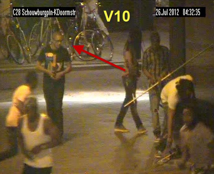 Politie publiceert beelden relschoppers Rotterdam | Trouw